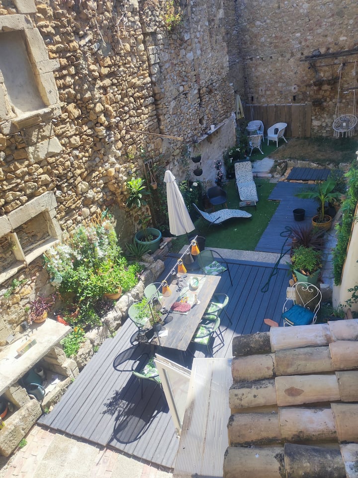 Magnifique Maison De Village
Du Xvi Siècle - Bagnols-sur-Cèze