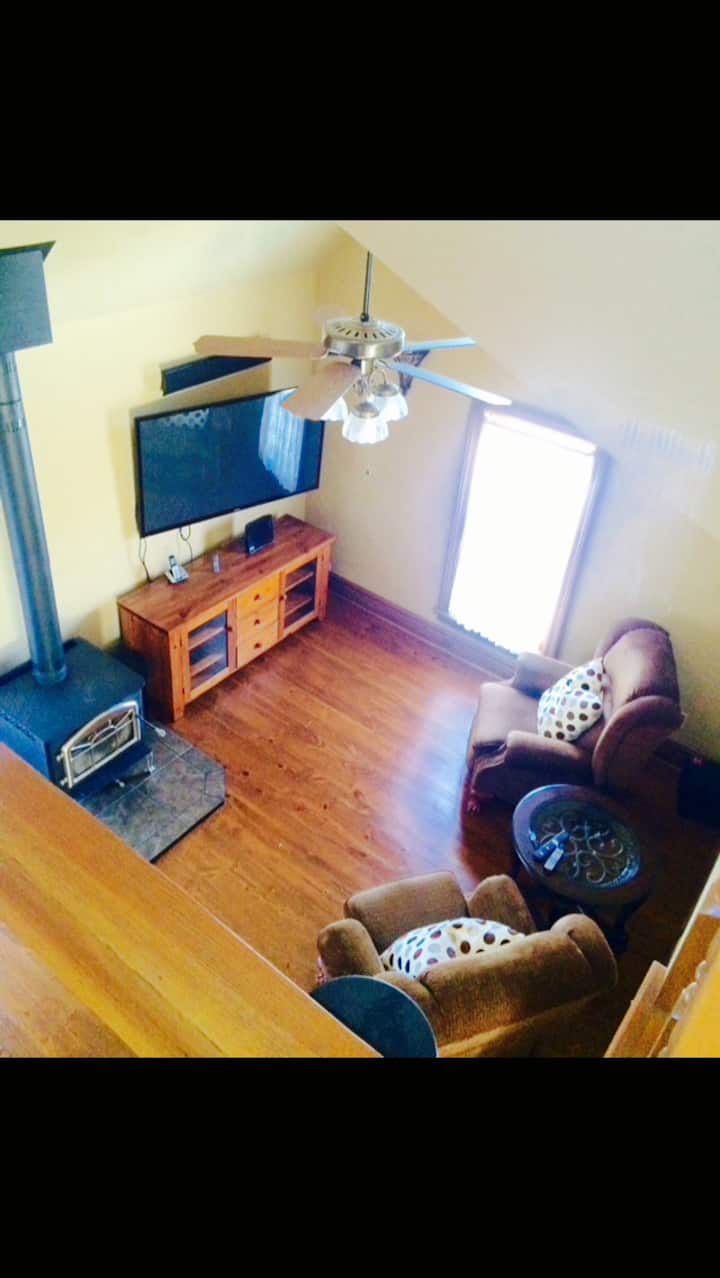 Downtown Barrie Loft| Self Check-in | Free Parking - Barrie