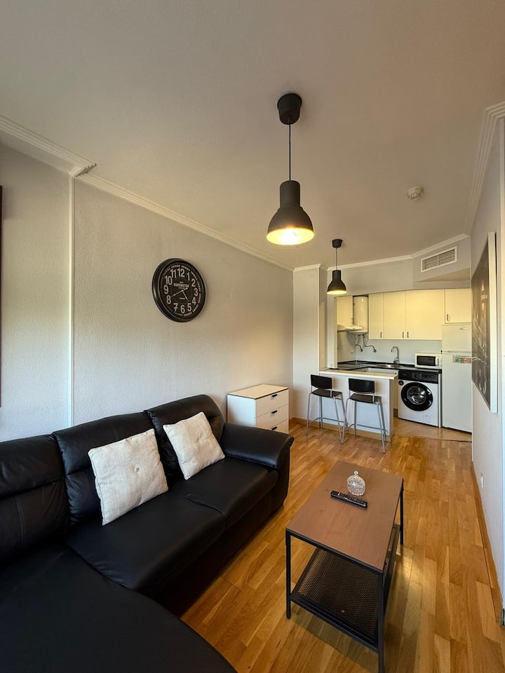 Apartamento Moderno En Madrid Con Piscina - Madrid