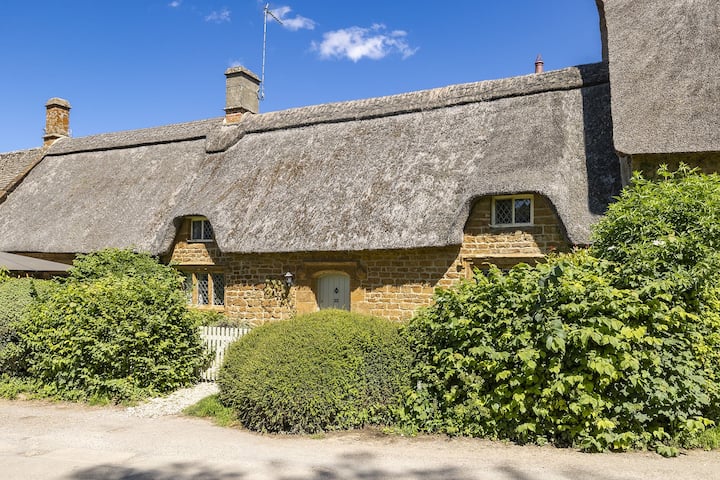 The Green - Stunning Cotswold Thatched Cottage - Chipping Norton