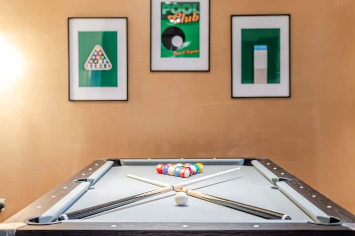 Luxury 3br Home | Parking & Game Room | Sleeps 6 - Dovestone Reservoir
