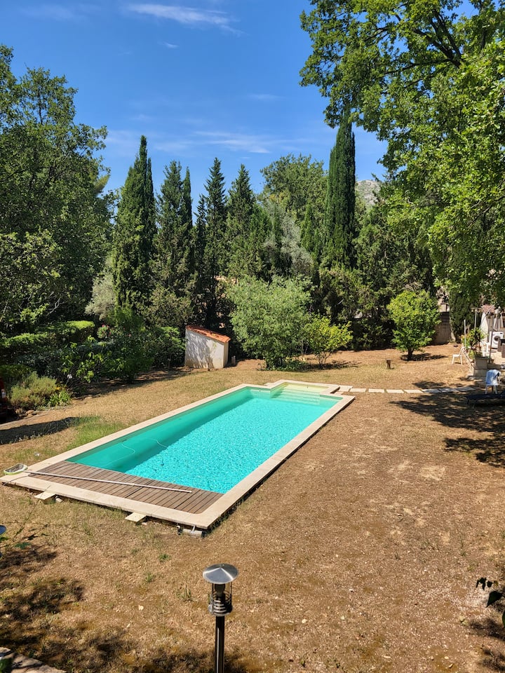 T2 Avec Jardin, Piscine Entre Cassis Et Marseille - Cuges-les-Pins