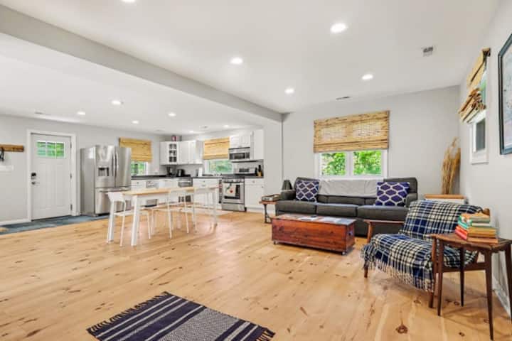 Lake Breeze Cottage - Mtm Premier - Beverly Shores, IN