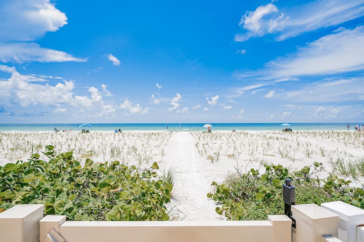 Chateau 1e - Belleair Beach Condo On The Beach! - Belleair Beach, FL