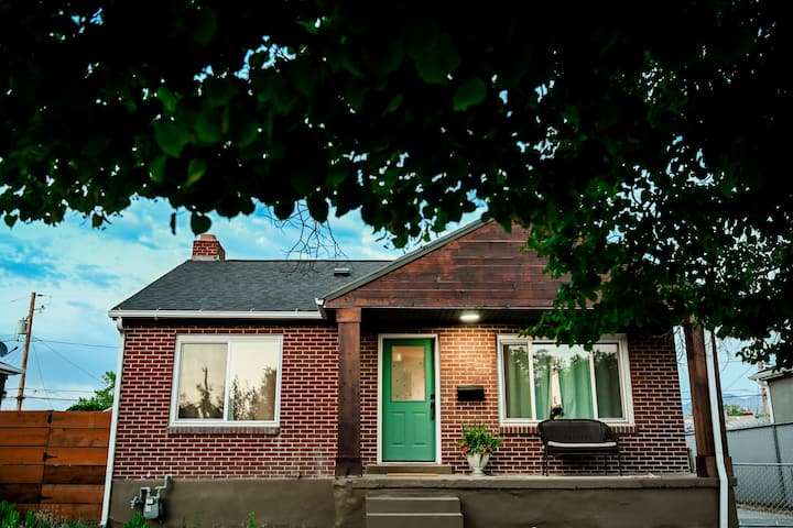 Swanky Basement Apartment Super Close To Downtown - Salt Lake City, UT