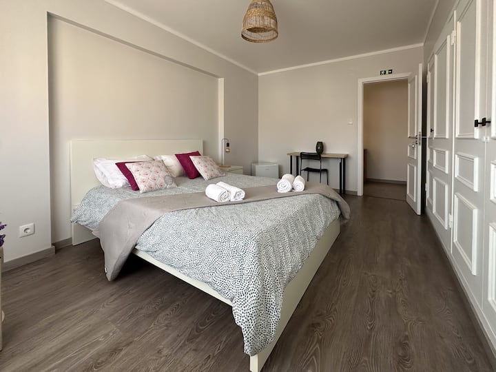 Q4. Quarto De Casal Luminoso · Peniche - Peniche