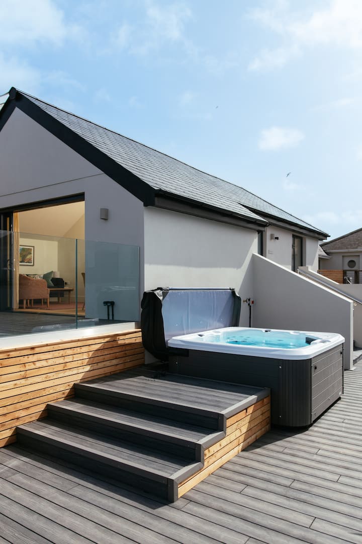 Seaview Cottage W/ Hot Tub & Access To Indoor Pool - Poldhu Cove