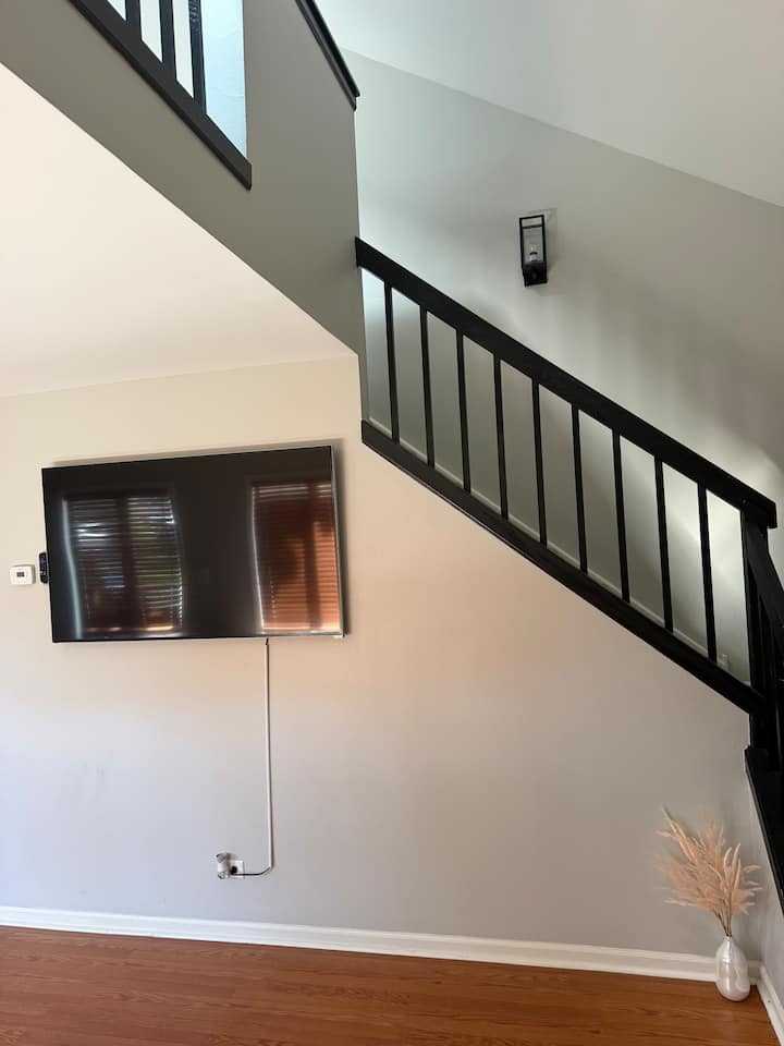 1 Bedroom Nice & Cozy 
Bi Level Loft Style Apt - Chicago, IL