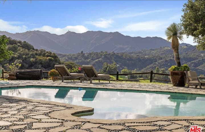 Idyllic Topanga Retreat For The Whole Family - Topanga, CA