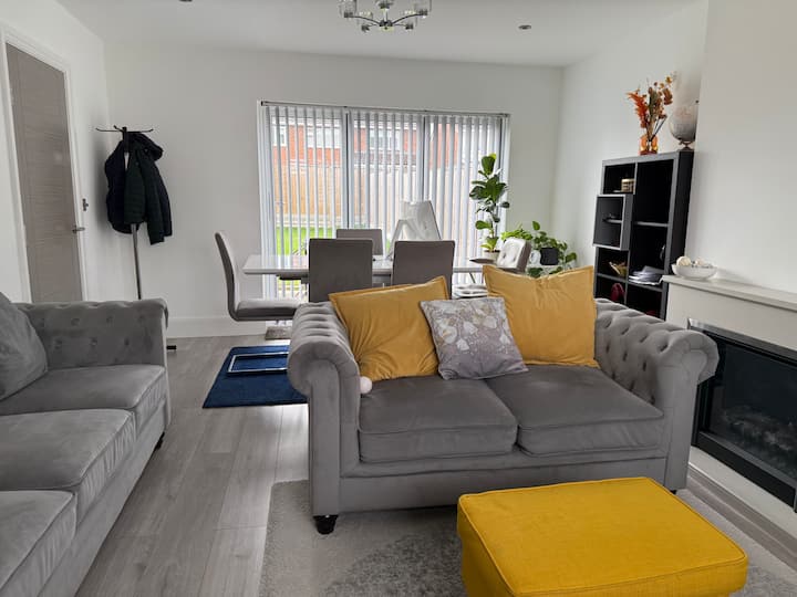 Contemporary + Pristine House + Parking + Garden - Leicester
