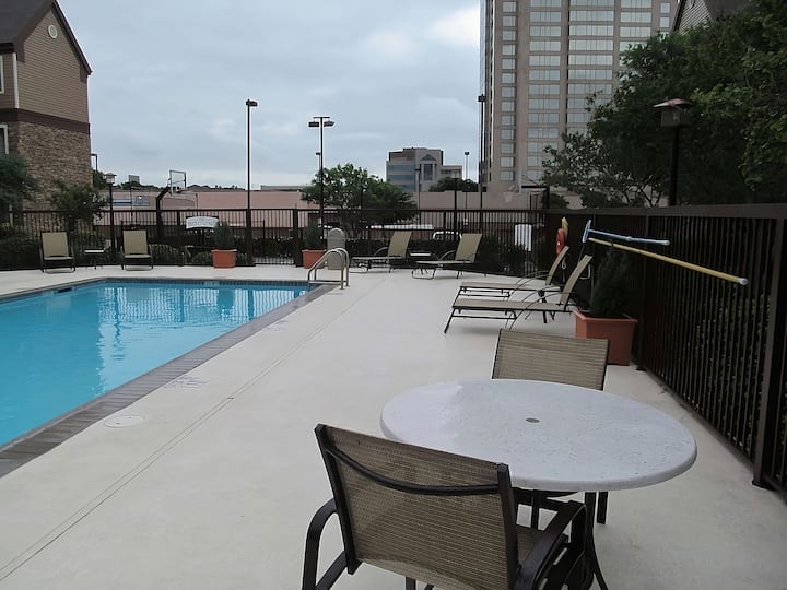 4 Family-friendly Suites | Pool | Free Breakfast - San Antonio, TX