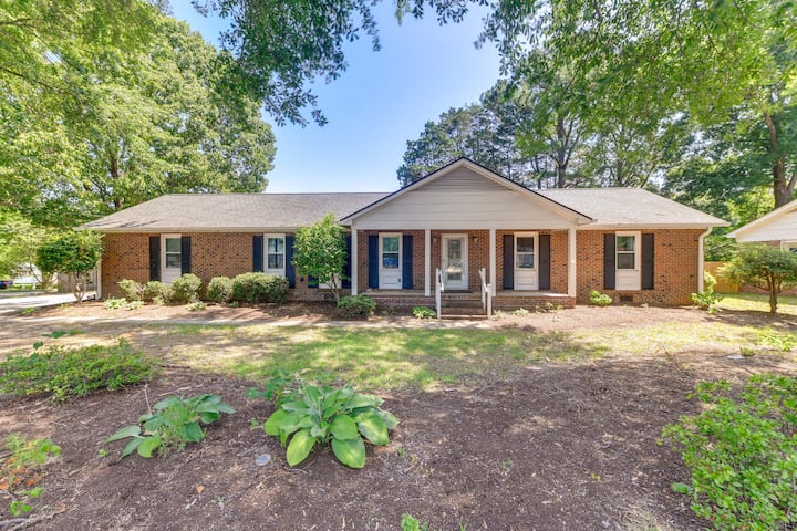 Bring Your Pets! Family-friendly Cary Home W/ Yard - Cary, NC