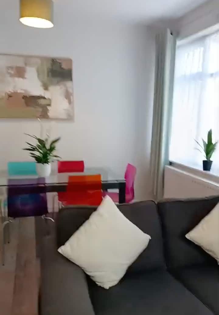 Great 1 Bedroom Flat In Central Of Southport - サウスポート