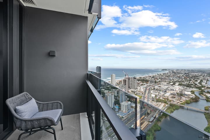 Ocean & River Views | Private Balcony - Gold Coast