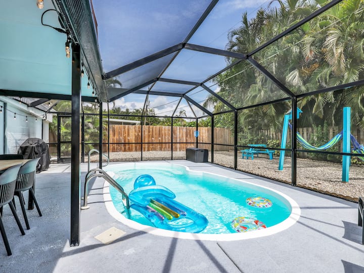 Bonita Beach House | 1 Mile To The Beach - Bonita Springs, FL