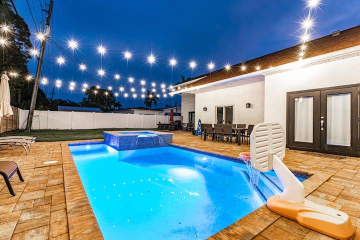 Naples Paradise | Heated Pool & Spa - Naples, FL