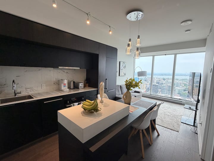 Skyline City View 2b2b Condo@dt, Gym, Metro, Bbq - Montreal