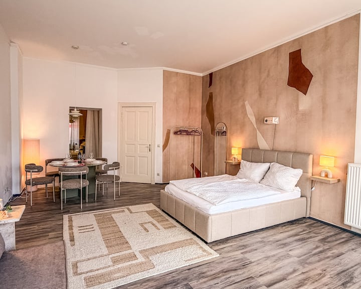 Scandi Design For 5, High Ceiling, Beamer, Central - Berlin