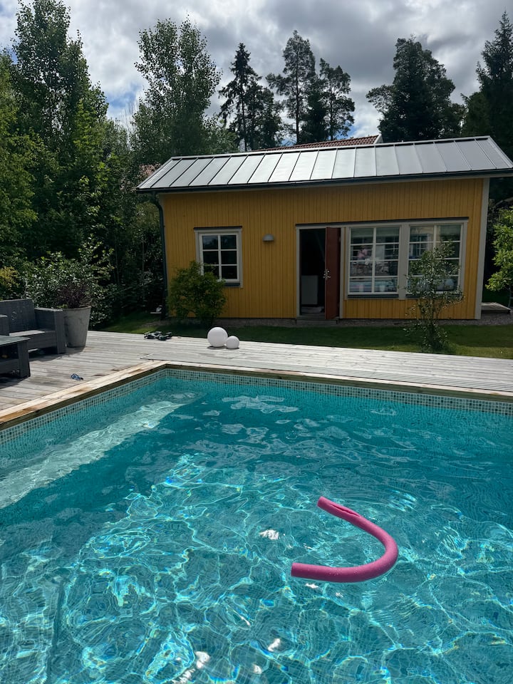 Nybyggt Minihus I Uppsala -Pool-vid Naturreservat - Uppsala