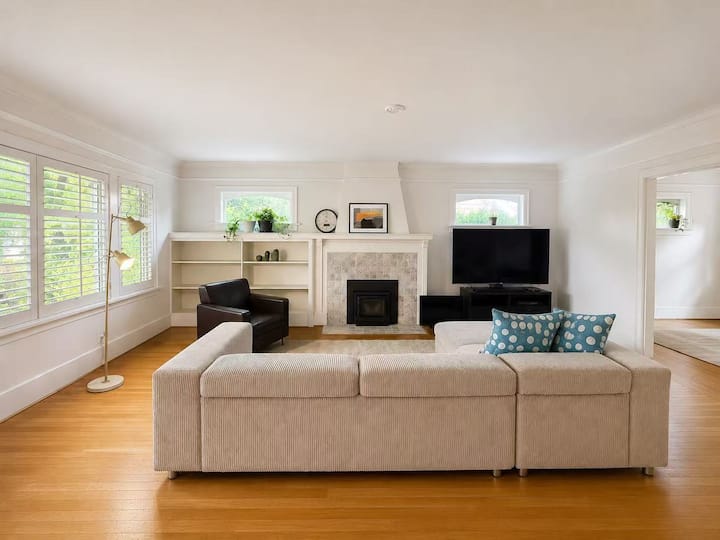 Spacious 4br Home In Point Grey | Free Parking - Bowen Island