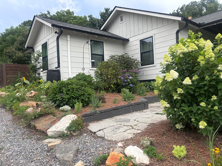 The Huskey Farmhouse - Asheville, NC