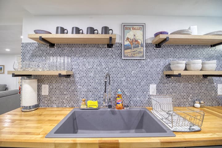 Downtown Oasis! 2 Bedroom W Office - Twin Falls, ID