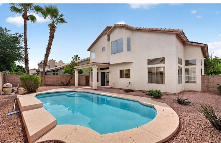 Comfortable & Relaxing Gilbert Oasis - Gilbert