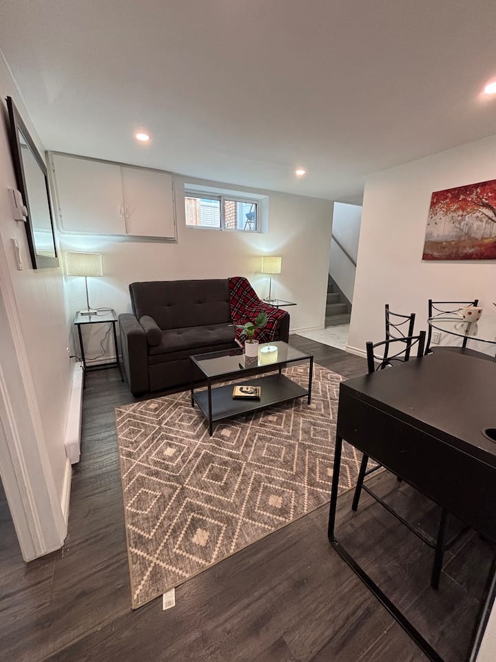 Modern Private Suite•kitchen•parking•self Check-in - Hamilton