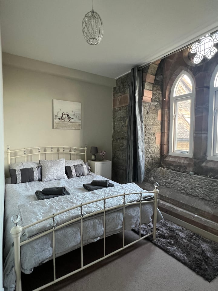 Sea & Castle Views | Gothic Church Stay Criccieth - Criccieth