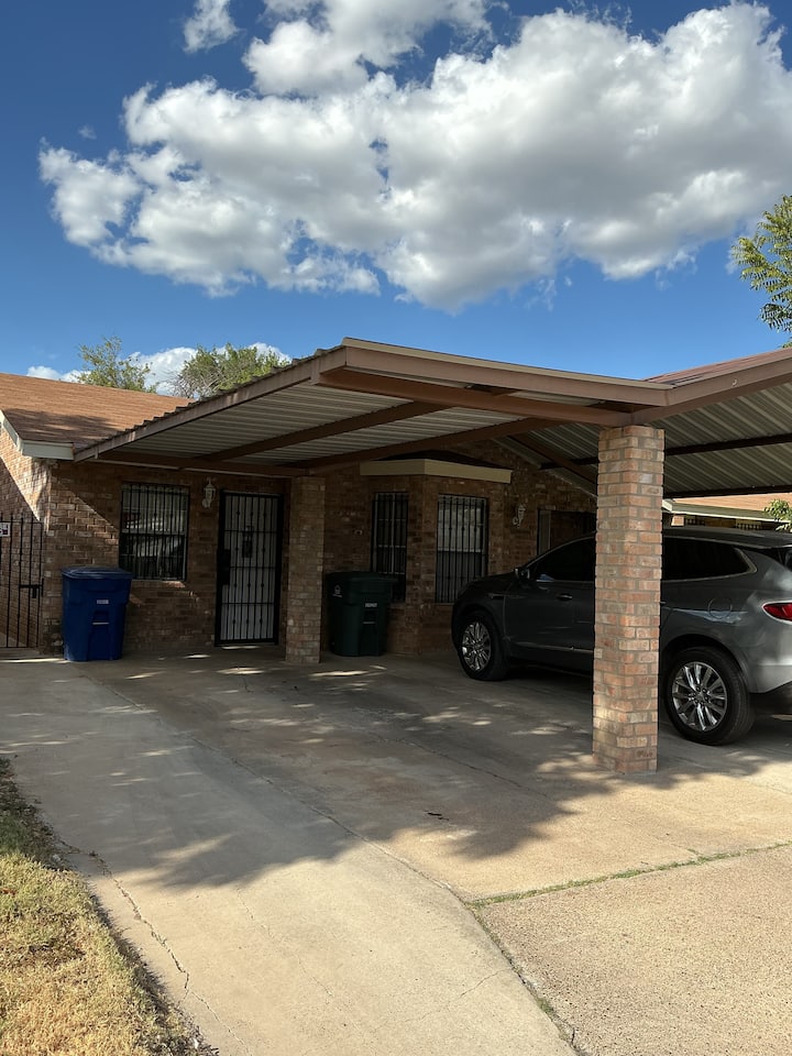 Clean And Comfortable Private Room & Living Room. - Laredo, TX