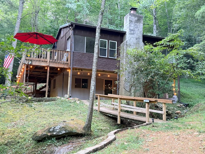 Private Storybook Creekside Cabin With Fire Pit - Fancy Gap, VA