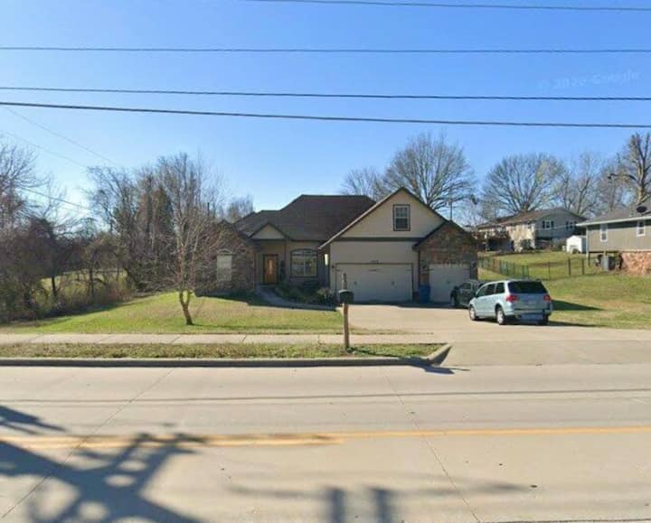Spacious 4bedroom Home In A Peaceful Neighborhood - Springfield, MO