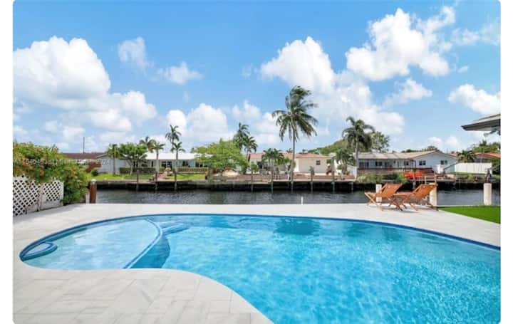 Intracoastal Luxury Villa | Pool+dock - Fort Lauderdale, FL