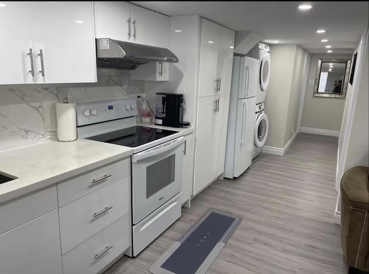 Spacious 2br Basement Apt. Parking. Family Oshawa. - Oshawa