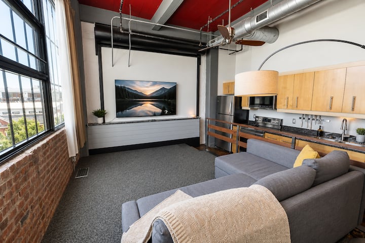 Arts District Loft - Downtown Richmond Retreat - リッチモンド, VA