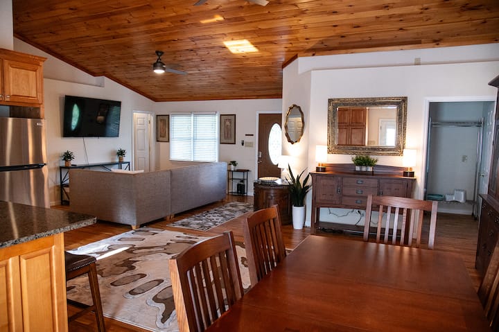 Upstairs Oasis! *New, Clean, Bright! - Morganton, NC