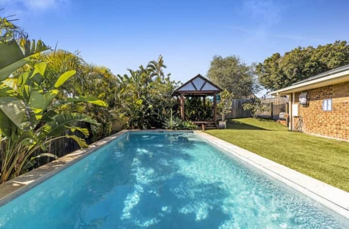 Peaceful Family Home With Pool - Dayboro