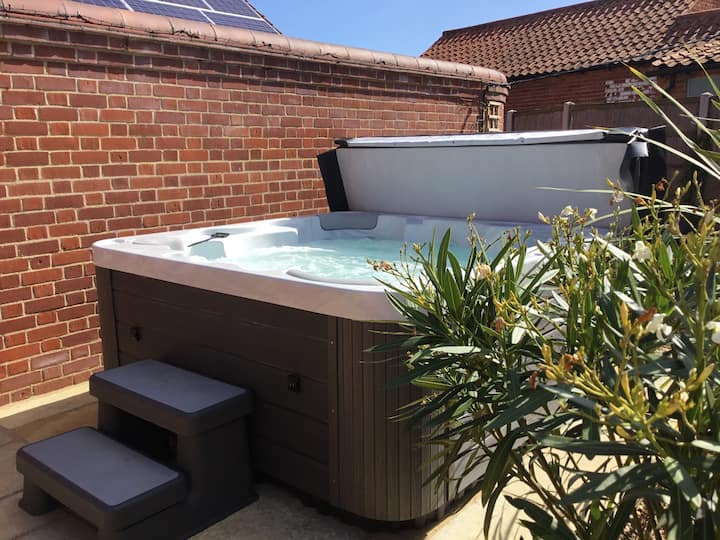 Idyllic North Norfolk Hideaway With Hot Tub - North Walsham