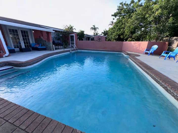 Private 4br Miami Pool Home For Families & Groups - Doral, FL