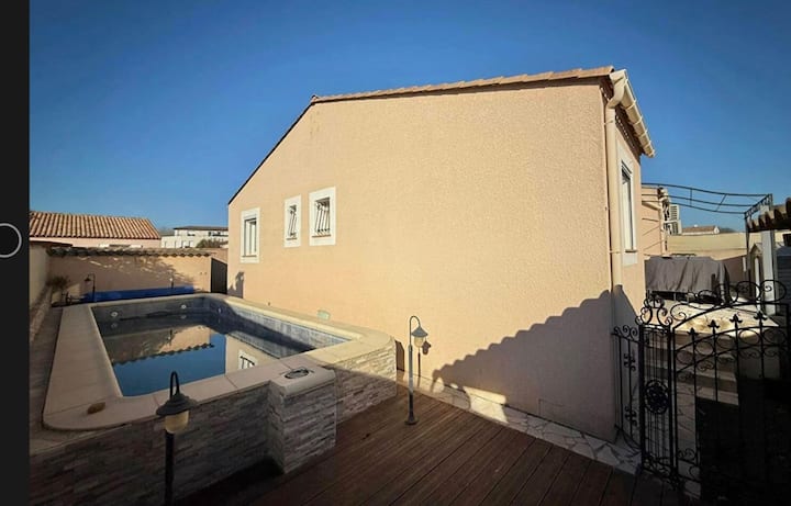 Villa Avec Piscine à Marguerittes - Nîmes