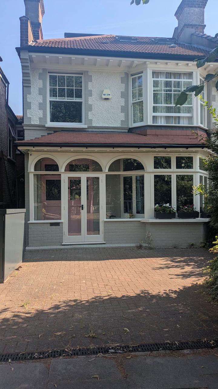 Beautiful Family House In Leafy North London, N21 - Barnet