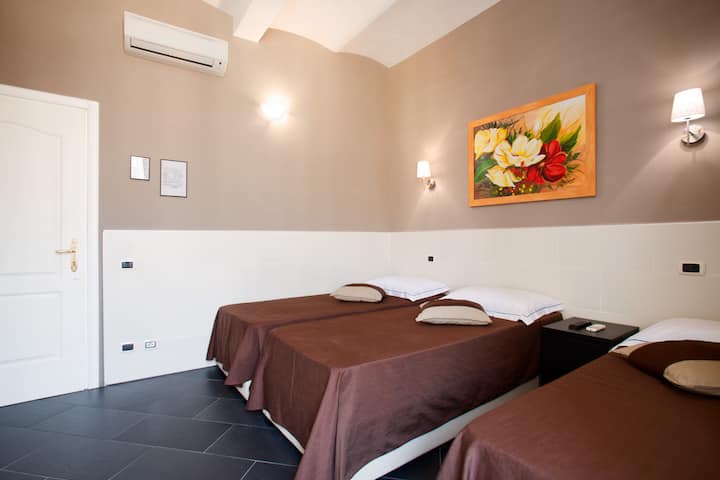 Chambre Triple Avec Bain Privée, Clim, Wi-fi. - Róma