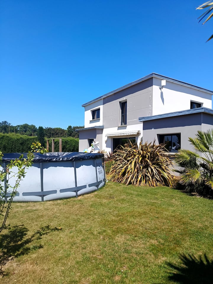 Maison Avec Piscine Hors Sol à 15 Mns Des Plages. - Carantec