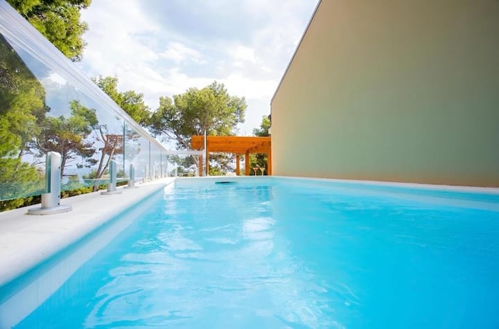 Solis Apartment With Pool - Jelsa