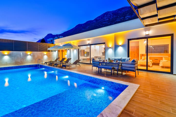 Eşsiz Tatilin Adresi Deniz Manzaralı Villa Işık - Kalkan
