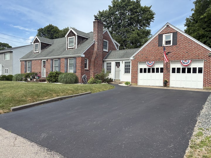 Classic Narragansett Family Vacation Home - Narragansett, RI