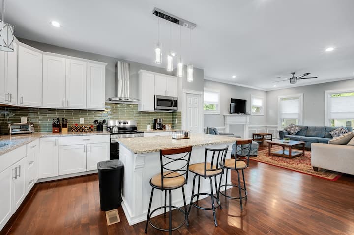 Stylish Home With Fire Pit & Private Fenced Yard - Richmond, VA