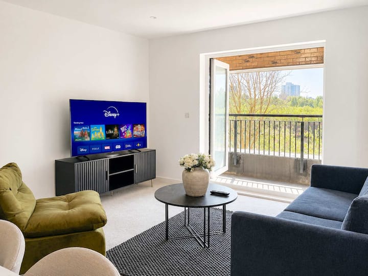 Riverside Corner Duplex With Sun Drenched Balcony - Manchester
