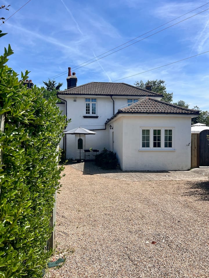 'White Ladies Cottage' By The Sea - Westgate-on-Sea