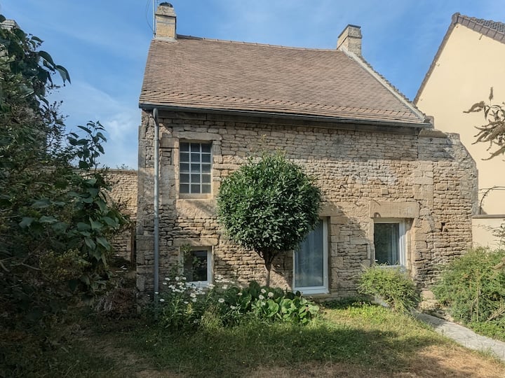Petite Maison En Pierre Dans Un Jardin Partagé - Saint-Aubin-sur-Mer